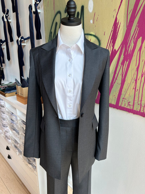 Charcoal Plaid Premium Italian Feminine Suit – Pursuit